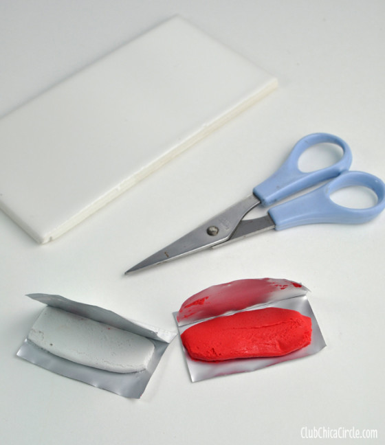 How to Make a Custom Glue Gun Stand | Club Chica Circle - where crafty ...