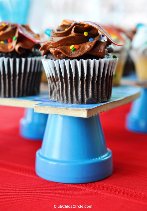 Easy Tie Cupcakes for DAD with Homemade Cupcake Display | Club Chica ...